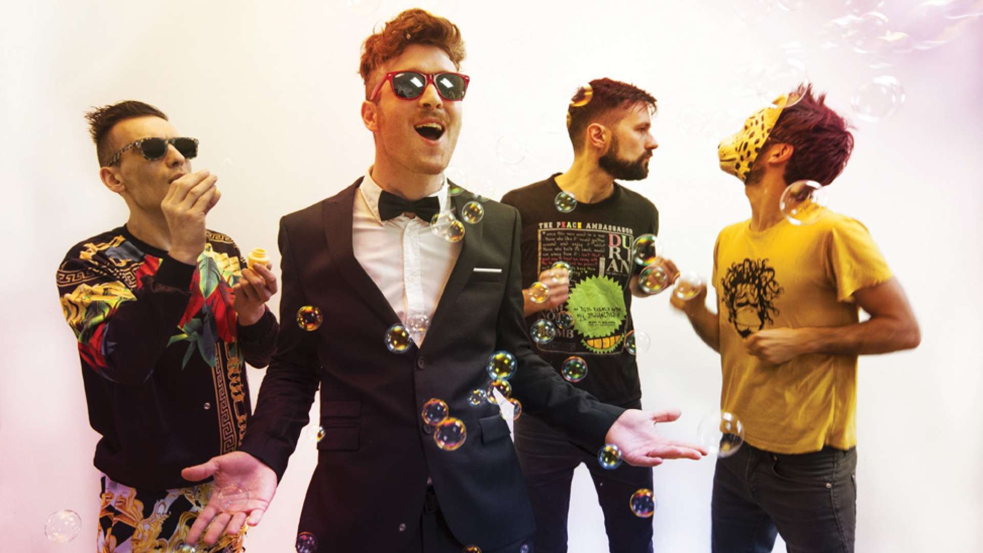 Martine on the Beach | Le Prog